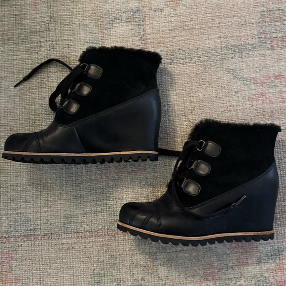 UGG | Shoes | Ugg Pure Black Alasdair Leather Wedge Boots | Poshmark